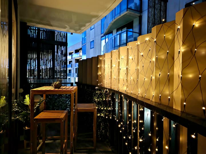 Jacuzzi With City Skyline View | Balcony Bar - 