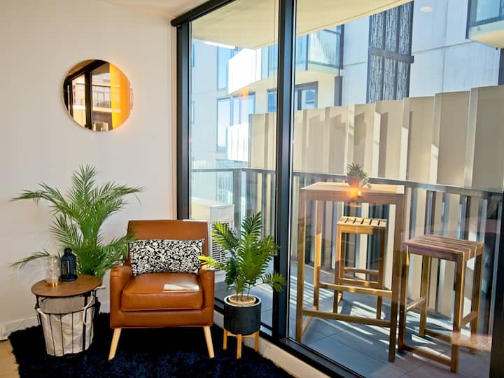 Spacious Studio With Balcony Barjacuzzi City View - Melbourne