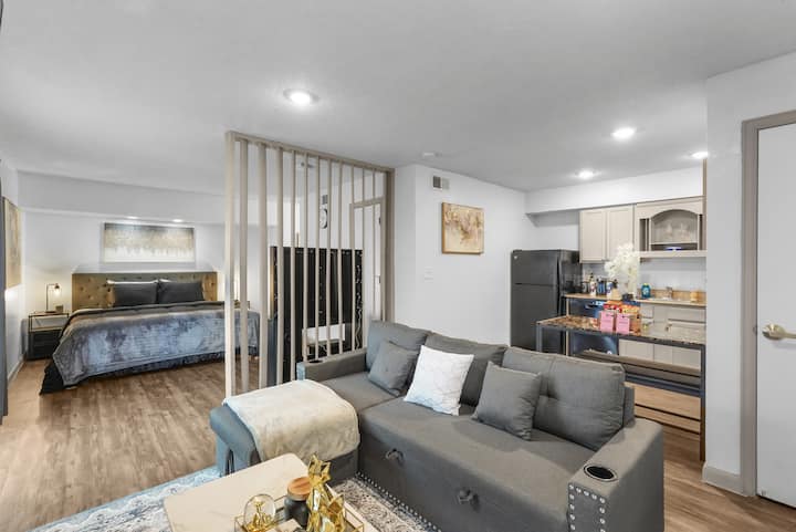 Nrg Retreat | Elegant 1br W/ Pool & Hot Tub Tmc - Houston, TX