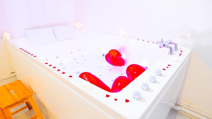 Studio Sensationnelle: Balneo & Miroir Au Plafonde - Chambly