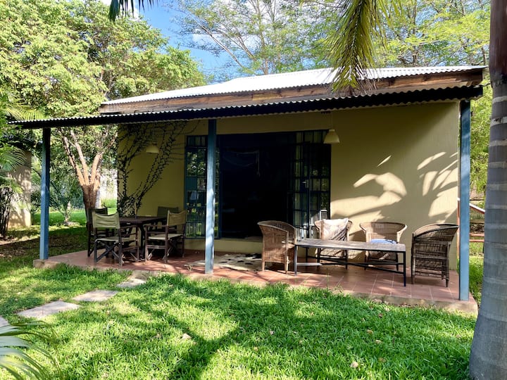 Charming One-bed Garden Cottage - Zambia