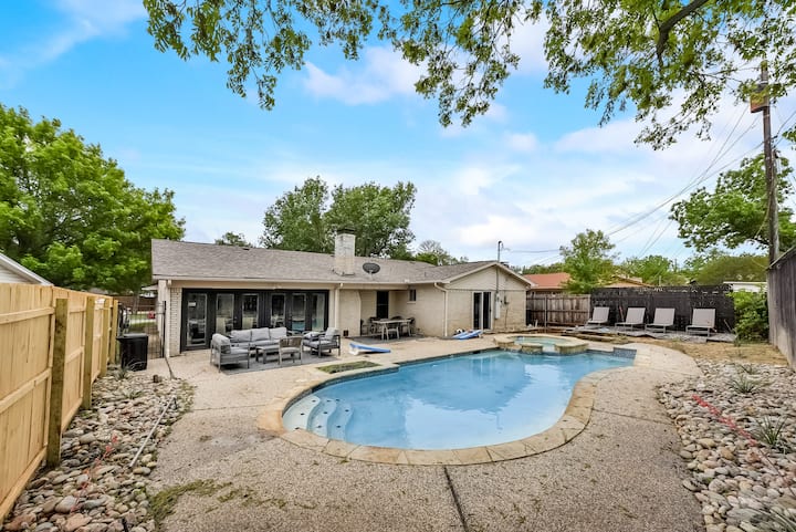 6 Bed | Swimming Pool | Hot Tub | Prime Location - Irving, TX