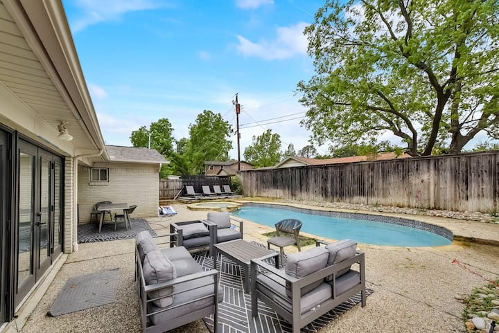 6 Bed Unit + Prime Irving Location + Swimming Pool - Irving, TX