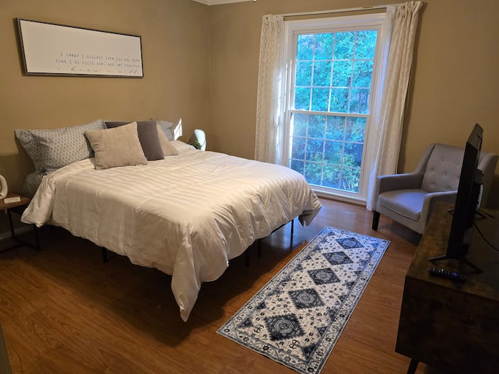Modern Condo Retreat – Sleeps 6 - Hoover, AL