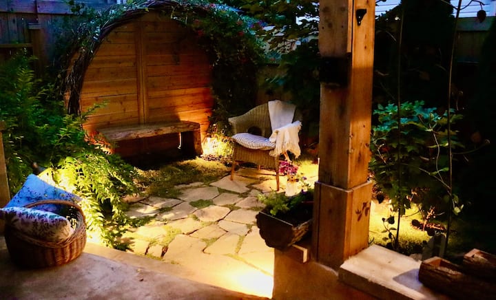 2 Beds/1.5 Bath Hygge-hus, Minute To Cafes & Shops - Pittsburgh, PA