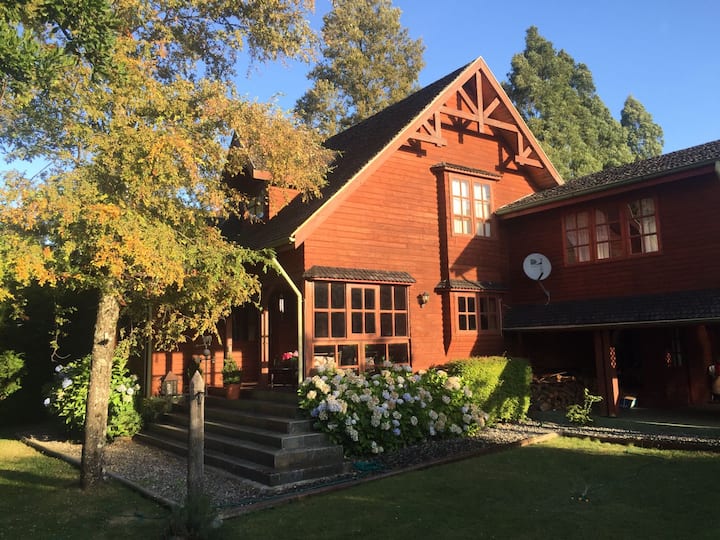 Pucón 12 Personas Piscina.quincho.tinaja - Pucon