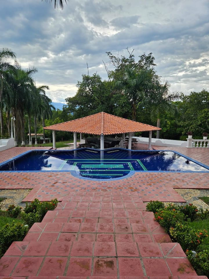 Villa Grimalldi- Pool | Sauna | Jacuzzi | Football - San Jerónimo