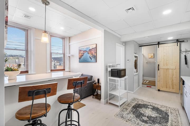 Modern 1-bdrm South Side Flats - Kangaroo, West Mifflin