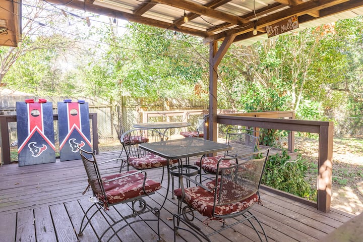 The Coastal Cottage - College Station, TX