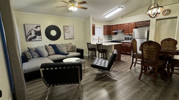 Cozy And Conveniently Located 3 Bedroom/2 Bath - Orlando