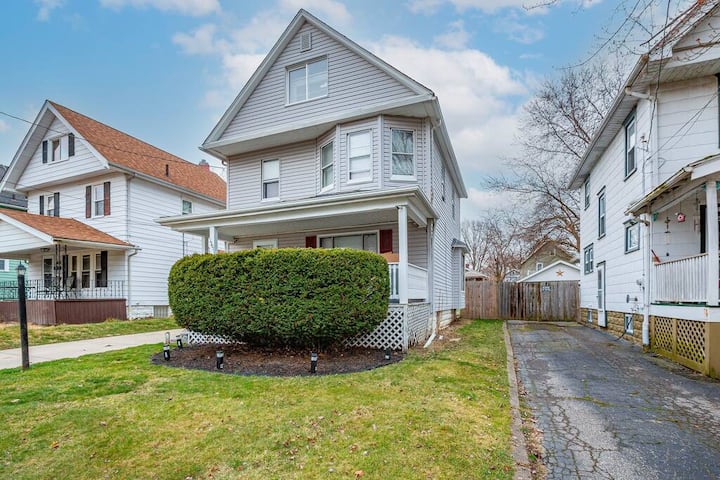 A Cozy Historic Akron Home! - Akron, OH