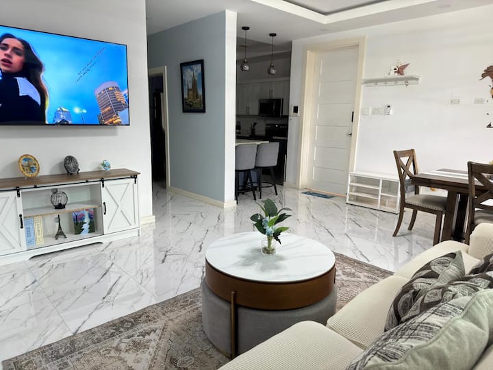 Spacious And Central, 1 B/r Apt. - Kingston