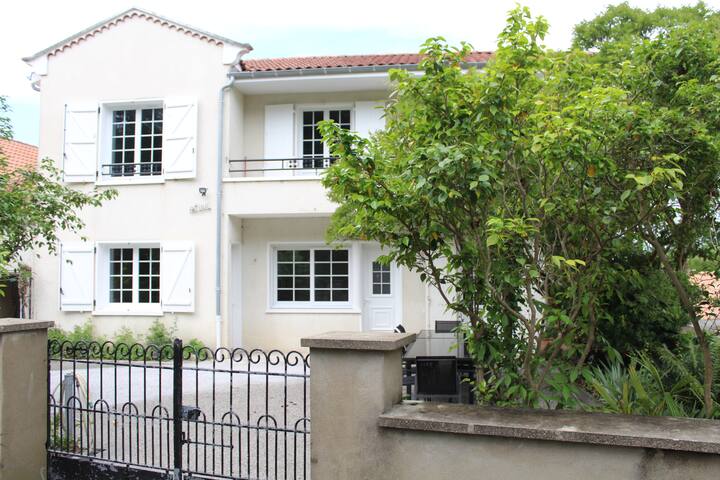 Gîte 10 Personnes Avec Piscine - Orthez