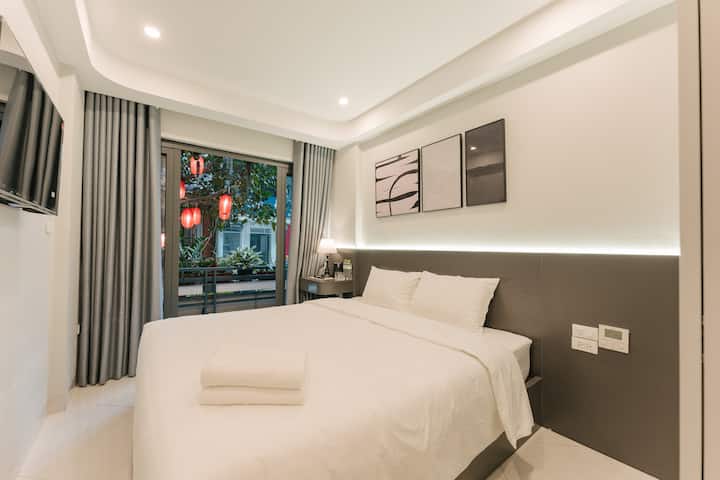 Oldquater/balcony/hoankiemlake - Hanoi