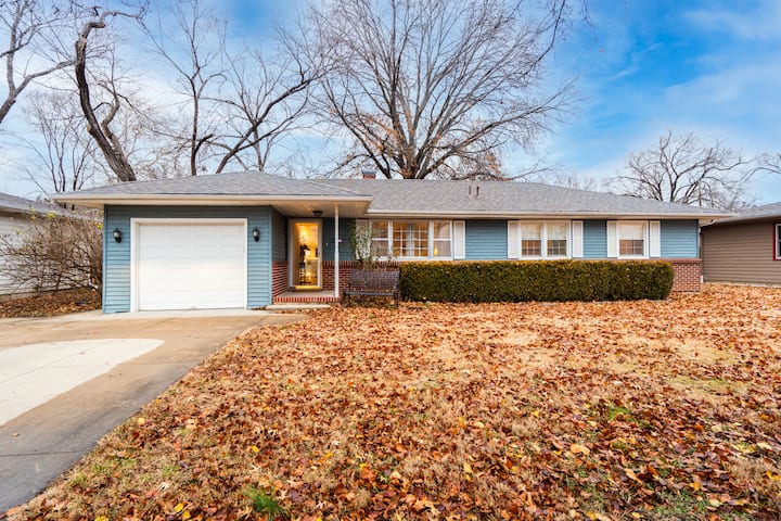 The Jayhawk Bungalow - Lawrence, KS