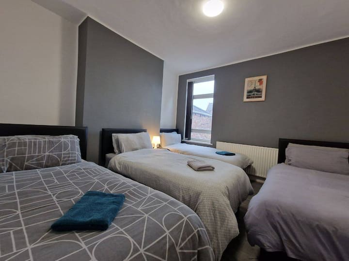 Family Room With Single & Double Beds - 리버풀