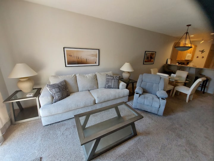 Superstition Springs Lake Condo - Mesa, AZ