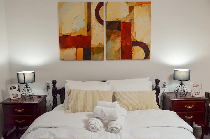 Main Street Retreat Apartment With Free Parking - Sarajevo