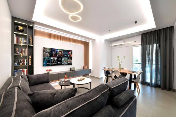 Comfy Penthouse | King Bed | 200m From Metro - Athens
