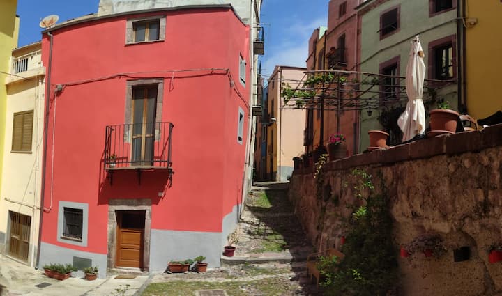 Casina Rossa 
R4621 - Bosa