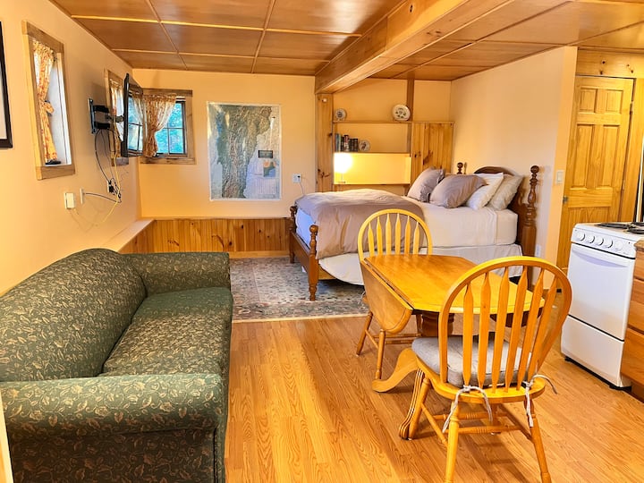 Cozy Studio Apartment - Wilmington, VT