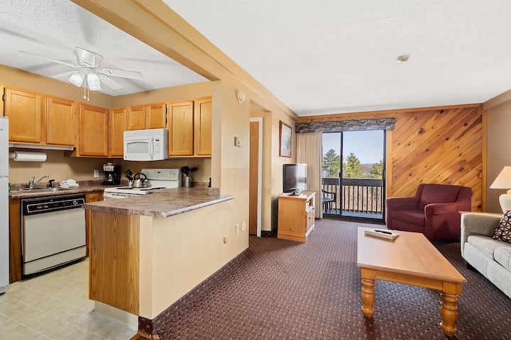 Serene Condo - Weirs Beach, NH