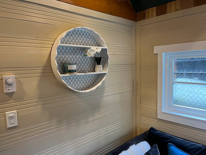 Beautiful Tiny Home With Pool! - Courtenay, BC, Canada