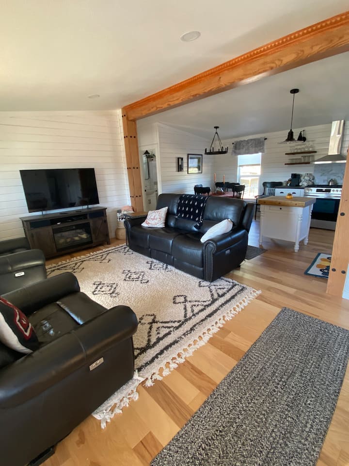 Enjoy Vineyard Views And Farm Life. - Russian River, CA