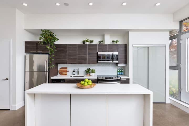 Luxury Condo Near Distillery - Toronto