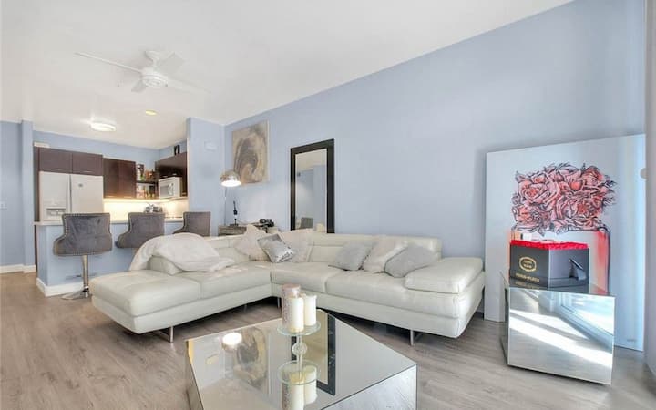 Entire Apt 1 Bedroom 1 Bathroom - Burbank