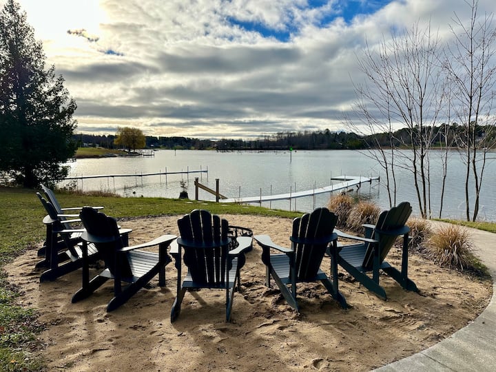 3 Br Cheboygan River Home W/ Boat Dock - Cheboygan, MI
