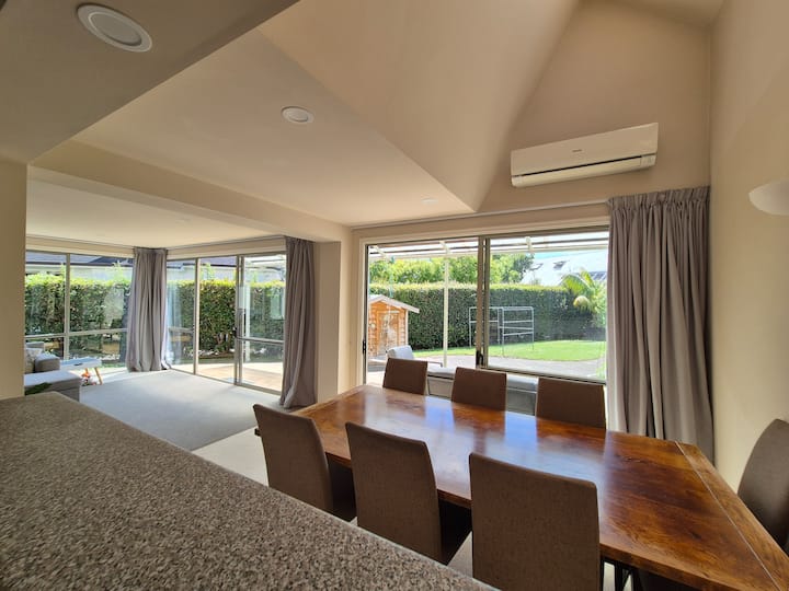 Family Friendly Beach Retreat - Auckland