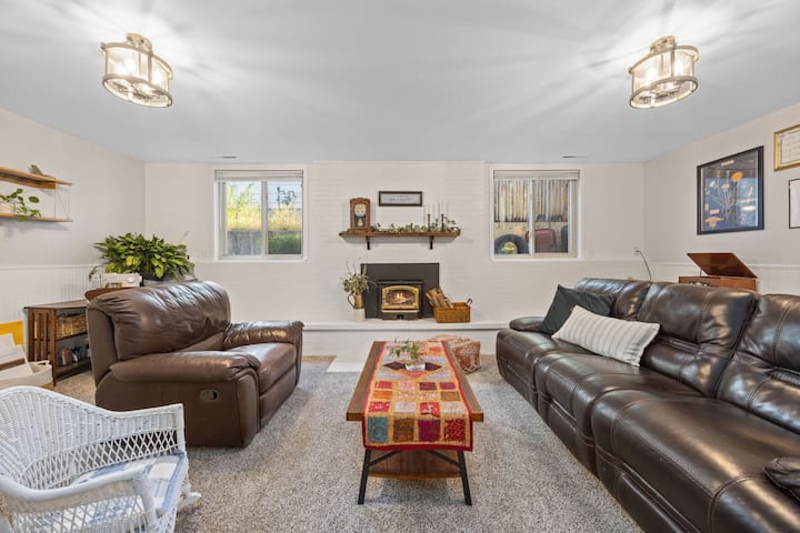 Colorado Springs Stay | Mountain Views & Fireplace - Colorado Springs, CO