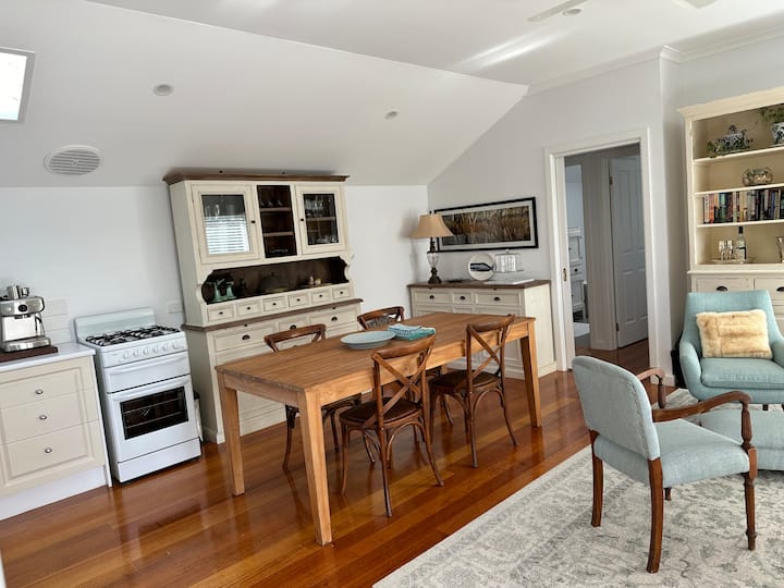 South Quarter Suite - Mitcham