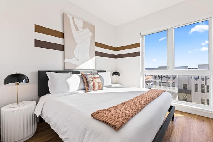 Modern 2bd Home In K-town W/parking, Gym & Balcony - Marina del Rey