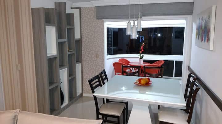 Lindo Apto Com ÓTima Localização - Balneario Camboriú