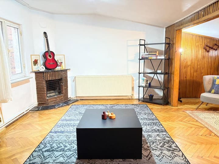 Bohemian Flat, 2br,  In Taksim Square/beyoglu - Istanbul