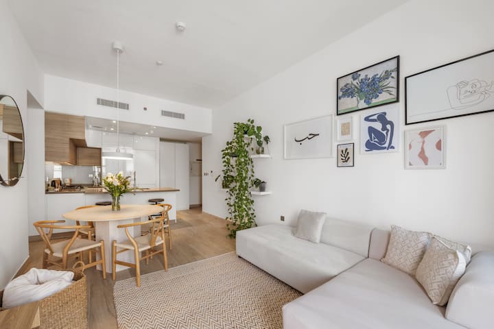 Luxury: 1 Largebr With Marina View | Unique Design - Dubai