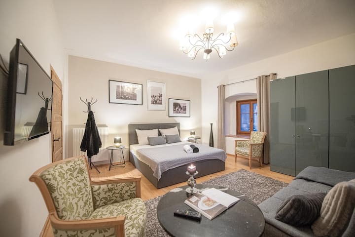 Historisches Wohnen In Einem Turm - Lana