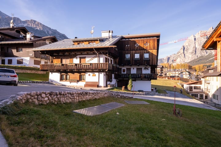 Silent Peaks: Cortina's Wooden Haven With Parking - Rocca Pietore