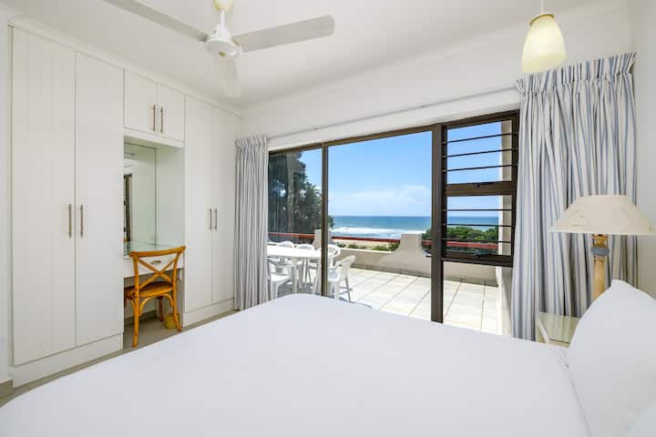 Wake Up By The Ocean - Beachfront Apartment - Port Edward