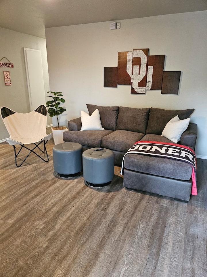 Chill Zone- 5 Min. Walk To Ou, 2 Parking Spaces! - Norman, OK