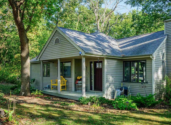 Secluded Retreat, Great Outdoor Spaces, Hot Tub - Illinois