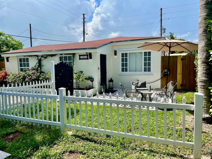 Tropical Retreat In Miami Beach. - North Miami Beach, FL