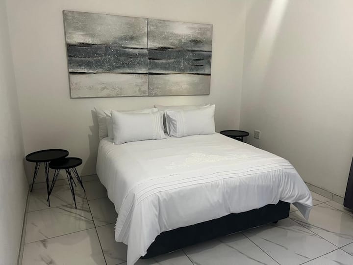 Emabheleni Guest House - White - Westonaria