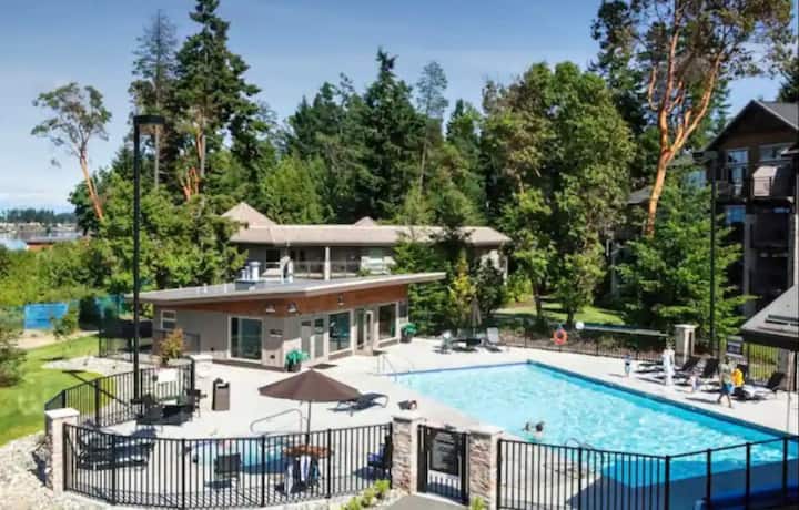 The Beach House - Duplex With Pool - Parksville