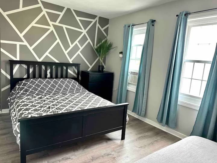 Sunny Apt Near Airport/ Downtown - Revere, MA