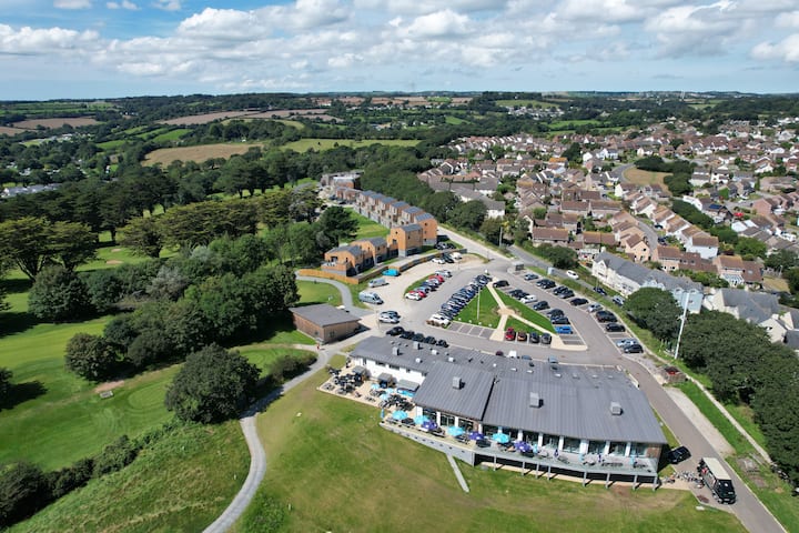 Golf Retreat – Stylish Eco Stay At Falmouth Club - Falmouth