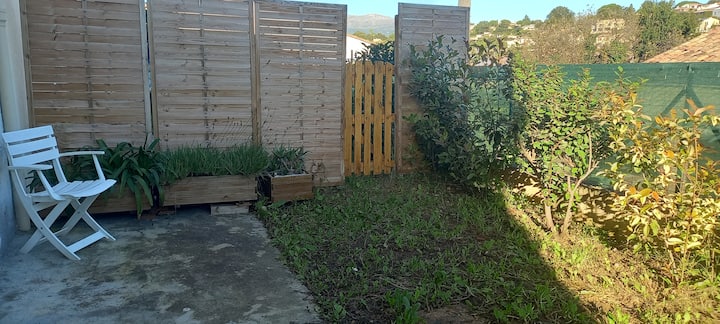 Appartement En Rez De Jardin Dans Maison - Cagnes-sur-Mer