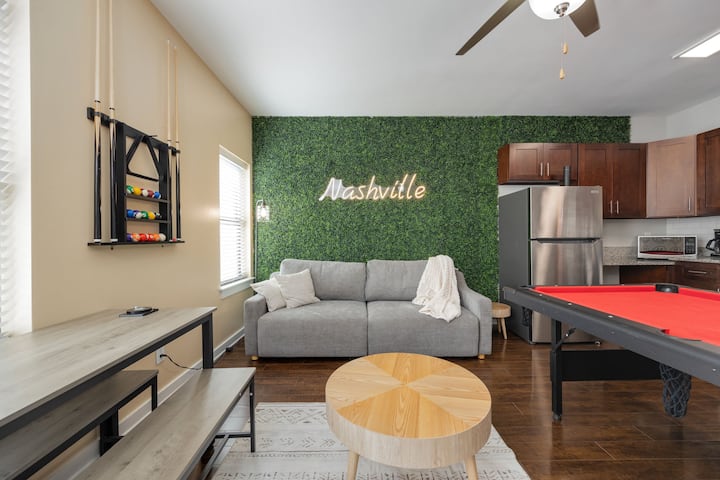 Gym, Pool Table & Free Gated Parking! | Sleeps 10 - Nashville, TN